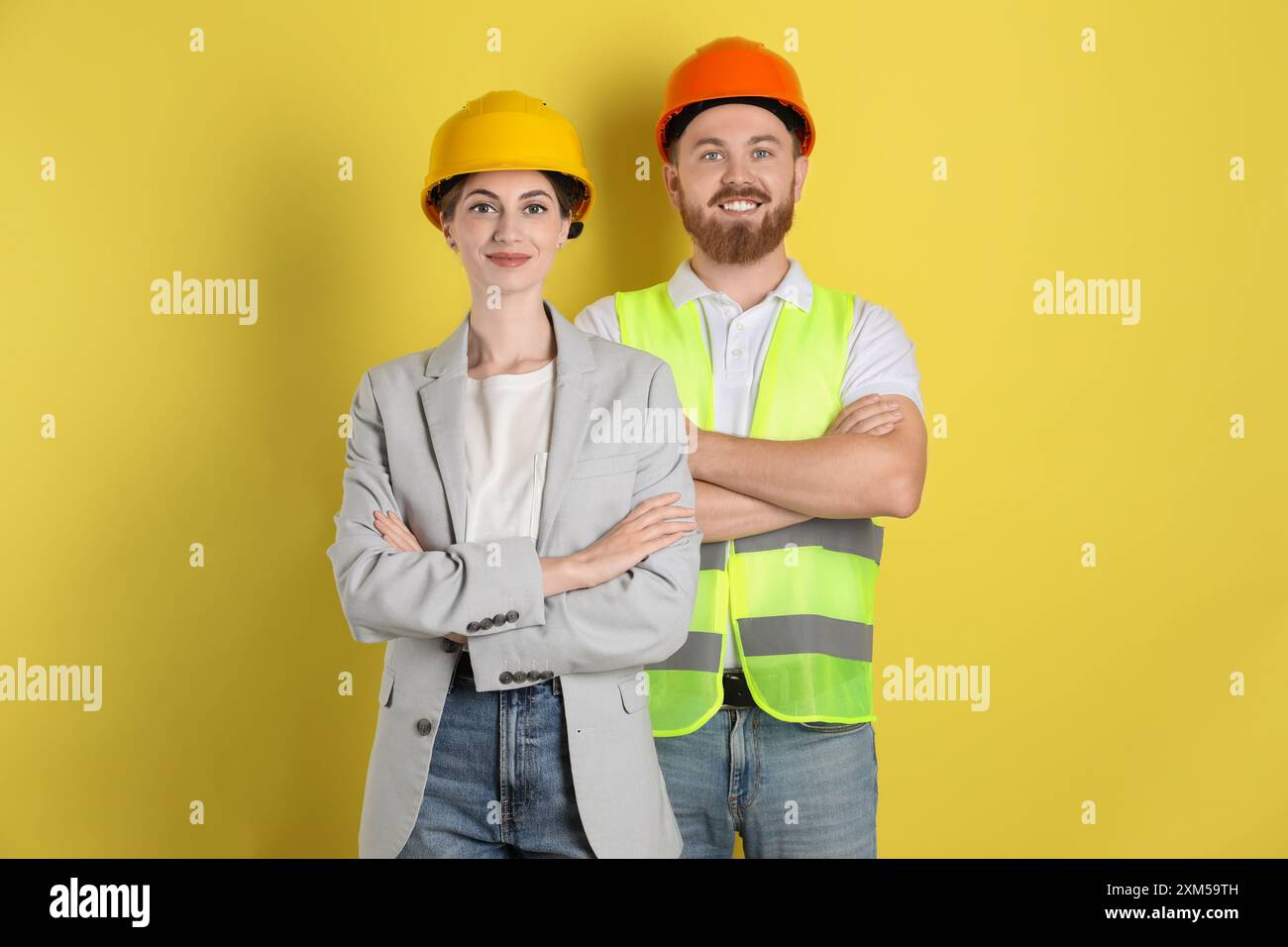 Engineers in hard hats hi-res stock photography and images - Alamy