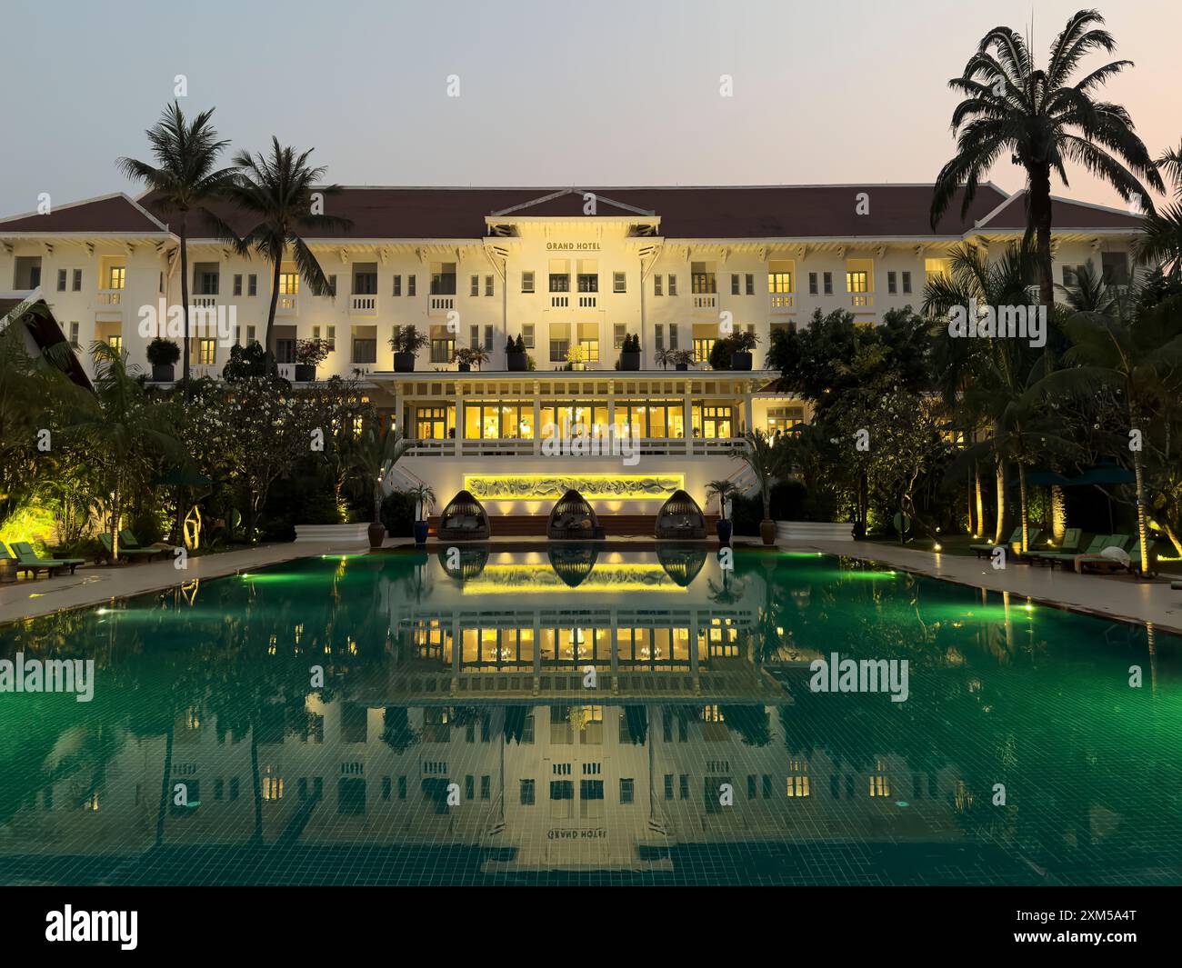 Raffles Hotel, formerly the Grand Hotel, at night in Siem Reap ...