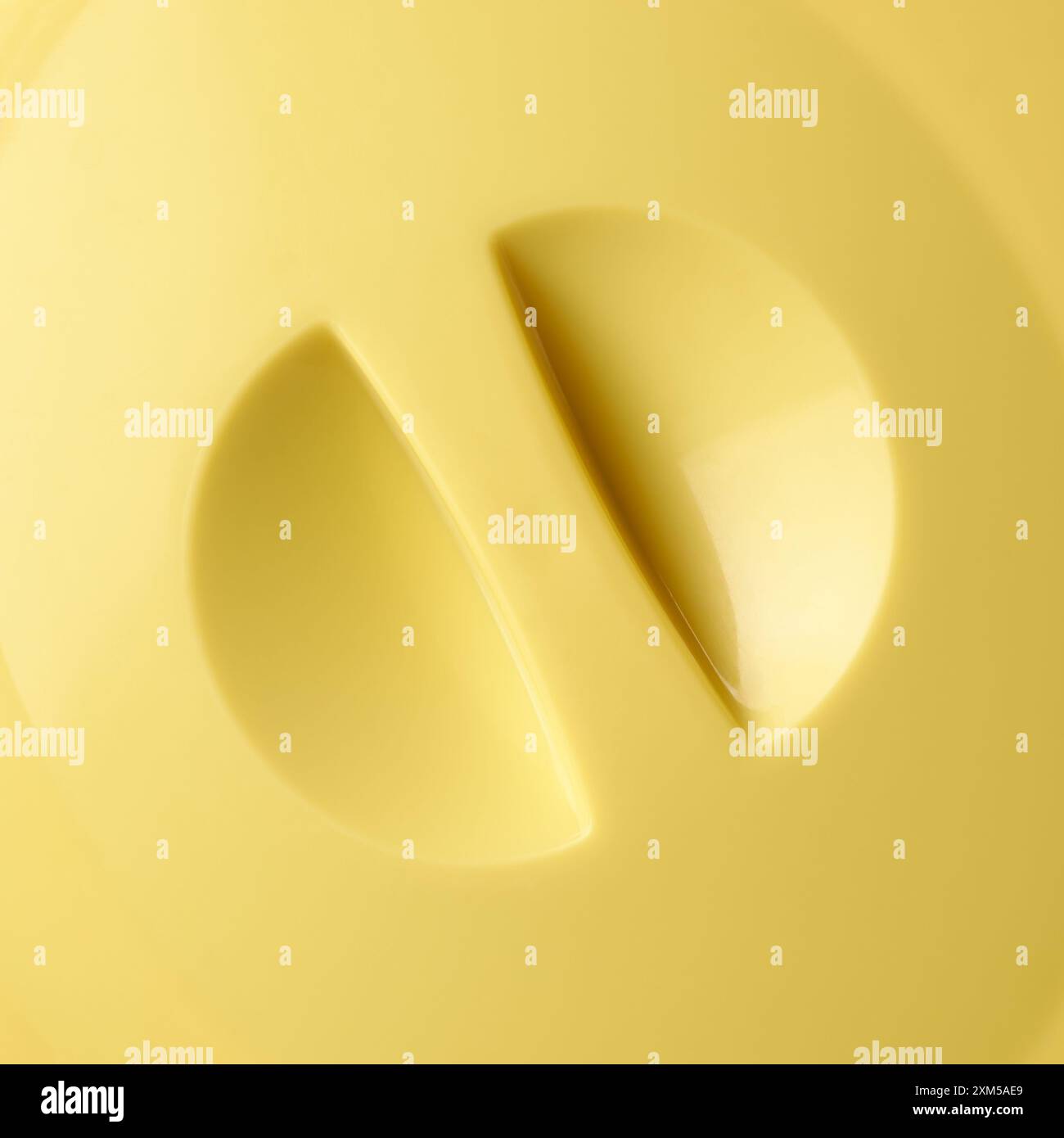 Handle on lid hi-res stock photography and images - Alamy