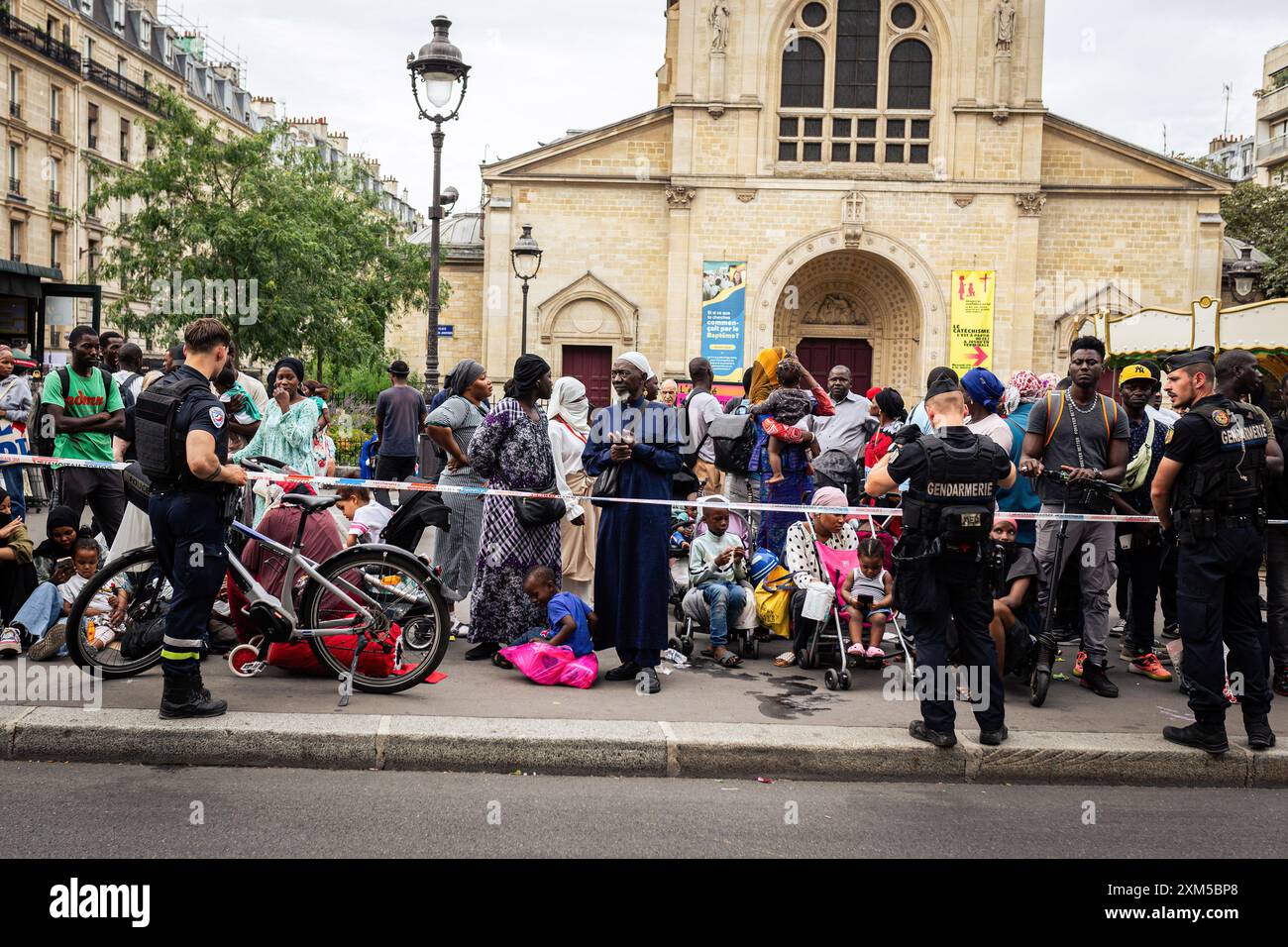 18th arrondissement town hall hi-res stock photography and images - Alamy