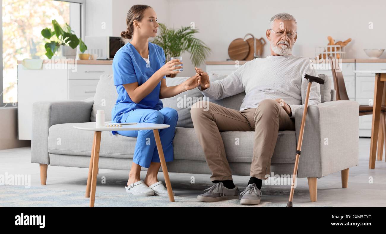 Senior woman patient refusing hi-res stock photography and images - Alamy