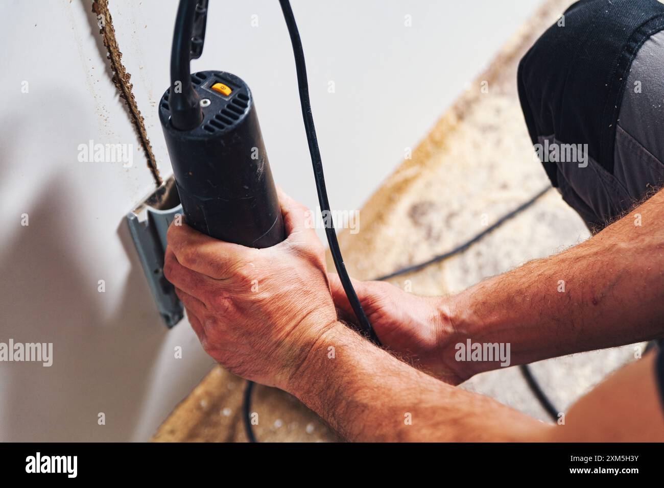 Drywall cutting hi-res stock photography and images - Alamy