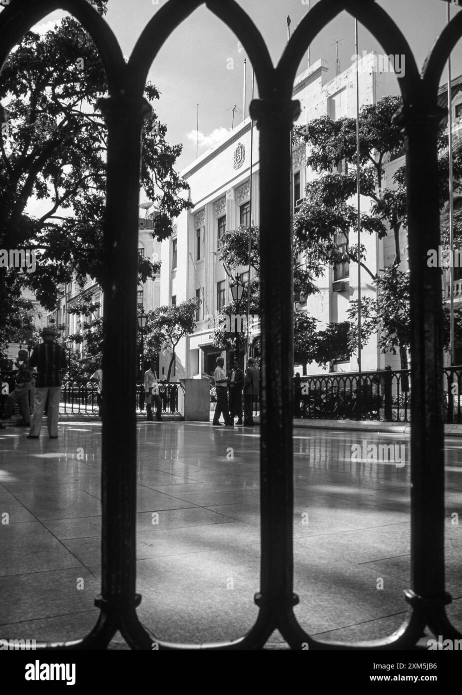 People walking at Bolivar Square, Caracas, Venezuela Stock Photo - Alamy