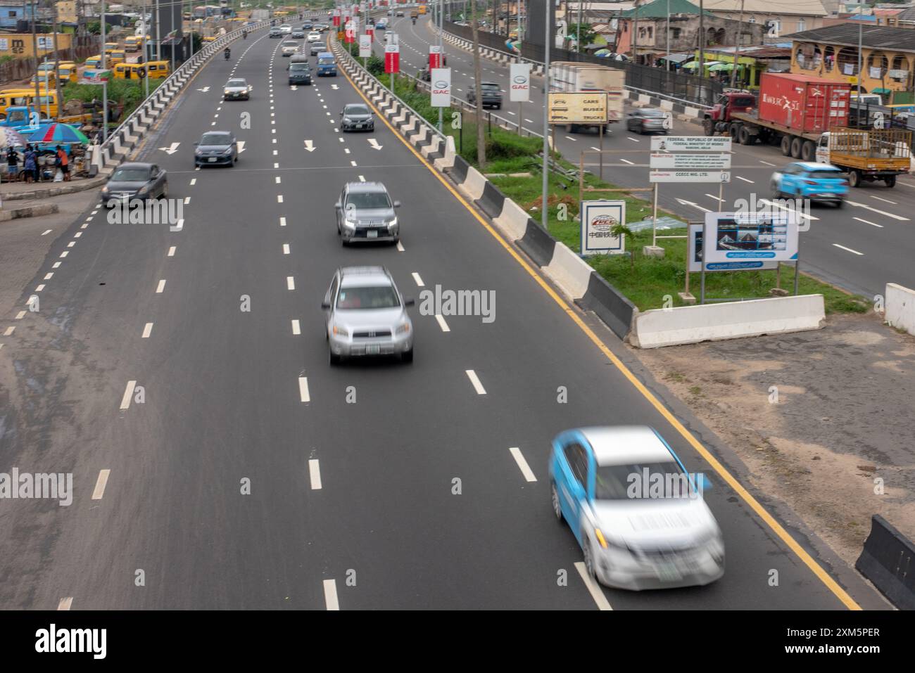 Light traffic in and out of Third Mainland Bridge as seen at Iyana ...