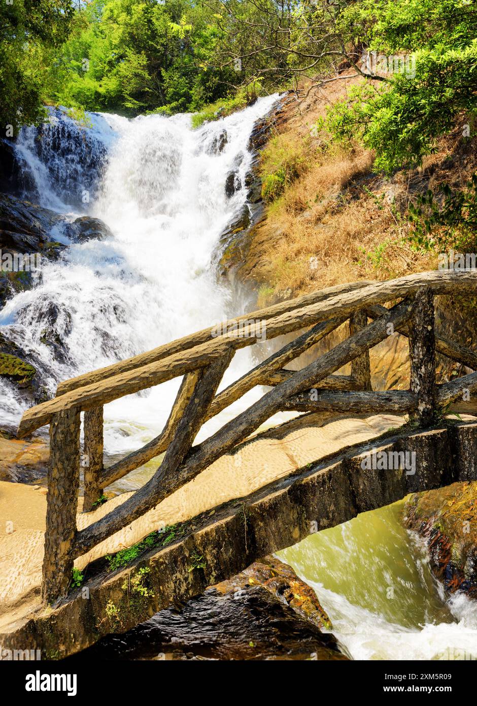 Wooden bridge over the gorge and the Datanla waterfall in Da Lat Stock ...