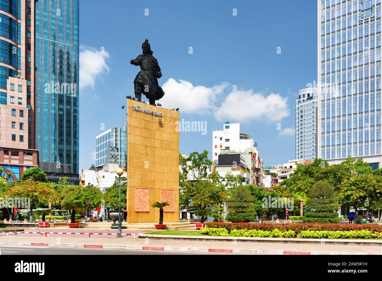 Tran hung dao statue hi-res stock photography and images - Alamy