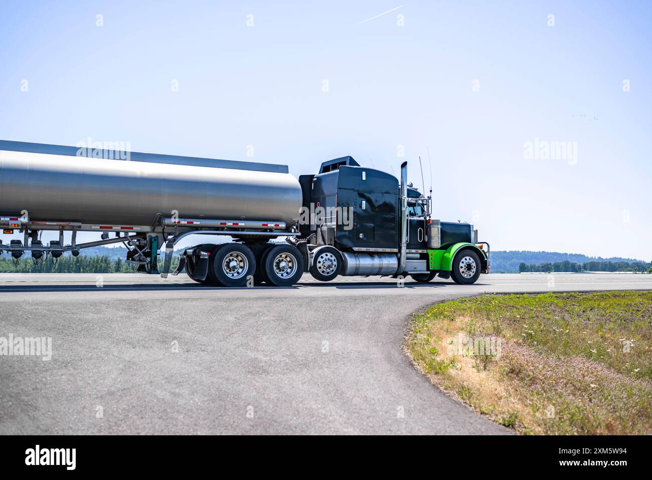 Stylish Industrial carrier black classic big rig semi truck tractor ...