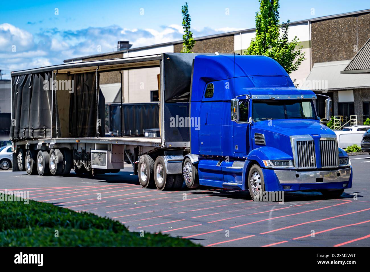 Industrial carrier blue big rig semi truck with extended cab for truck driver rest unloading ...