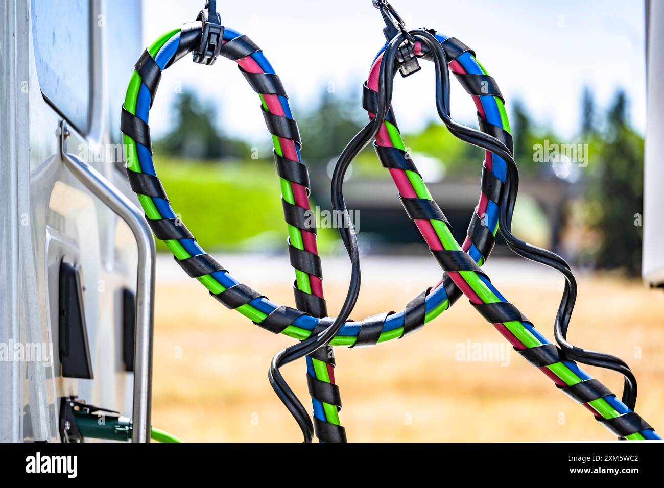 Wires connecting lorry trailer to truck hi-res stock photography and ...