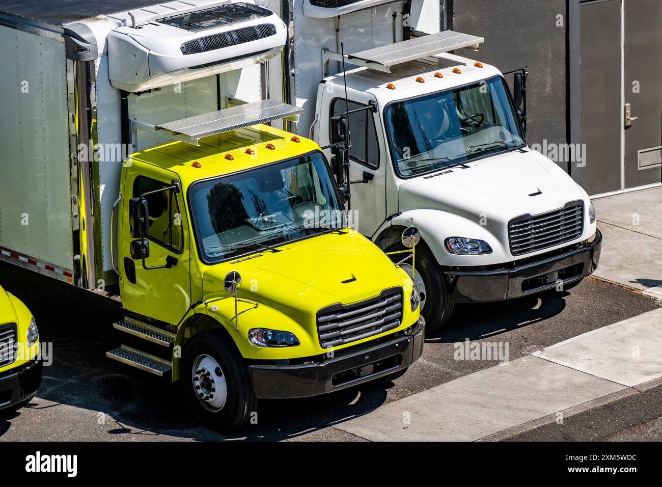 Middle duty Industrial standard white and yellow day cab rig semi ...