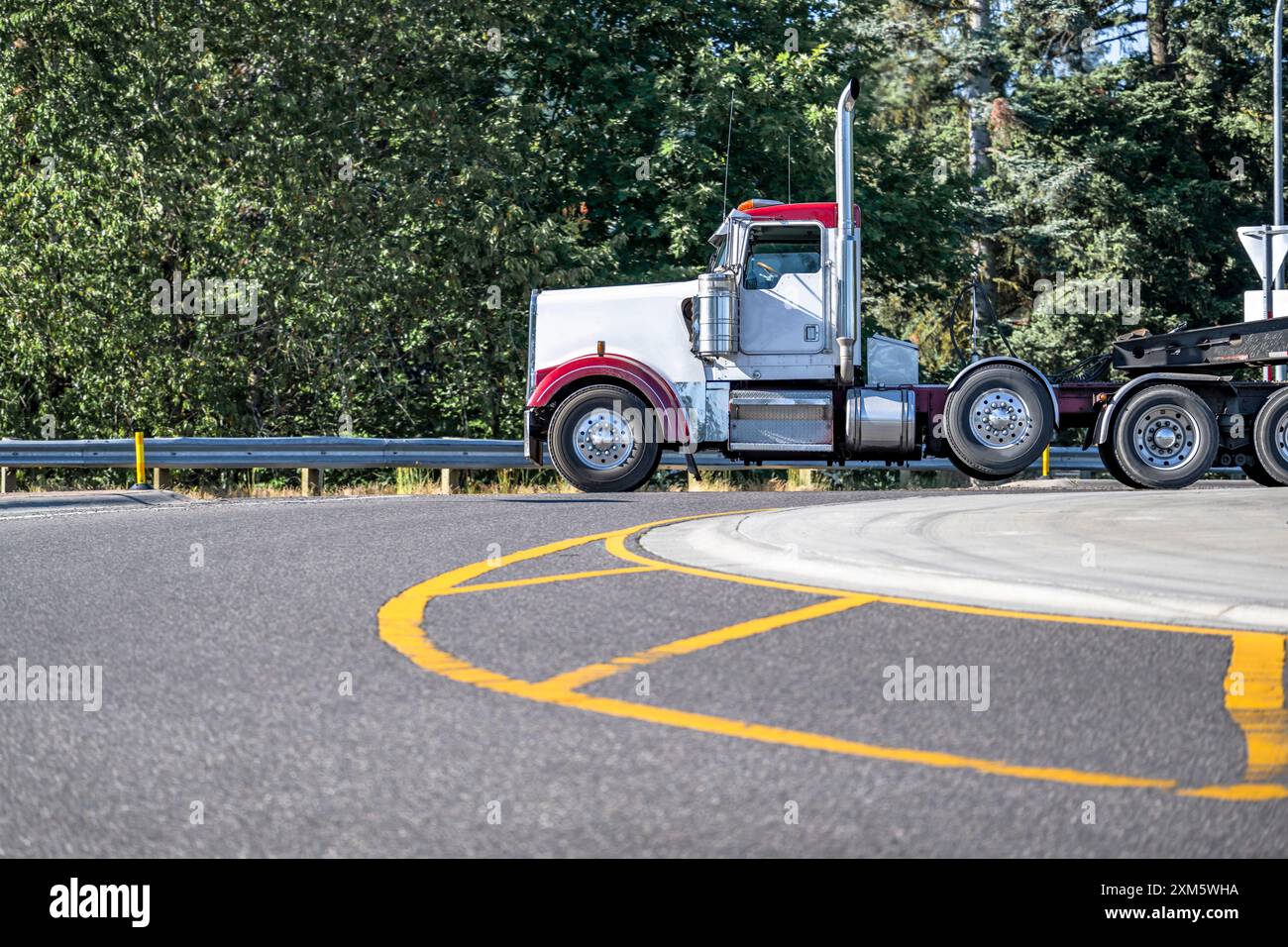 Industrial carrier day cab classic white big rig semi truck tractor ...