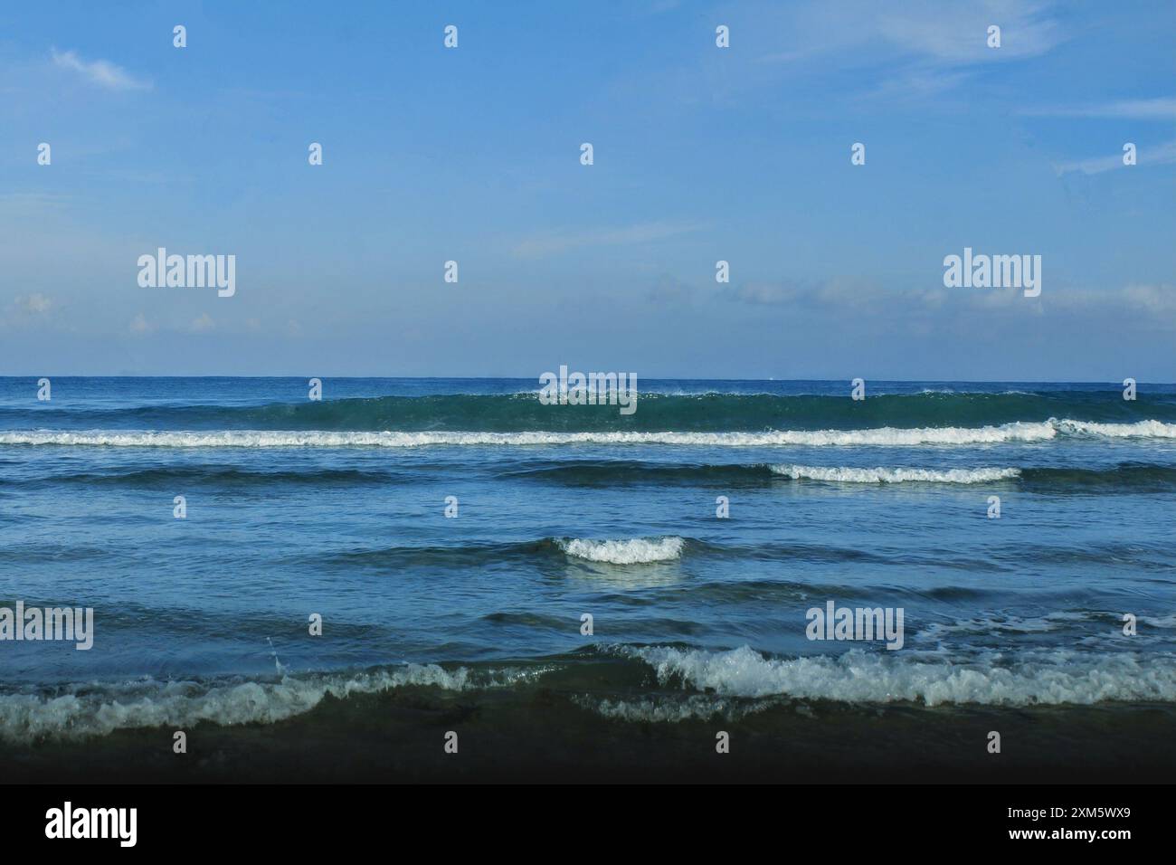 Seascape horizon ocean meets hi-res stock photography and images - Alamy