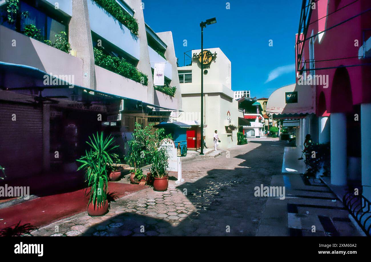 Cancun, Mexico, city centre street with shops and bars Stock Photo - Alamy