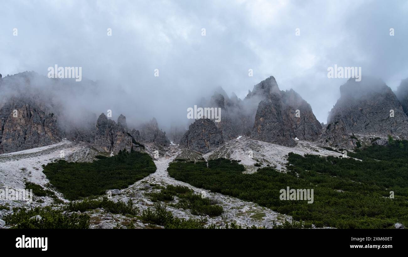 Explore the hidden peaks of Val Vallunga as they rise from the mist ...
