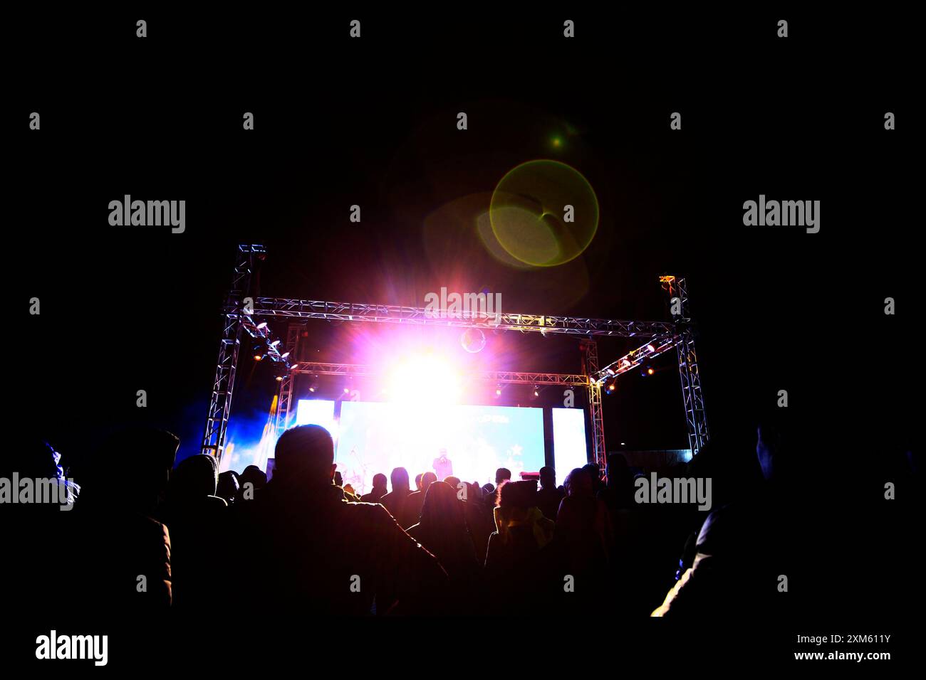 Stage lighting effect in the dark, fuzzy figure Stock Photo - Alamy
