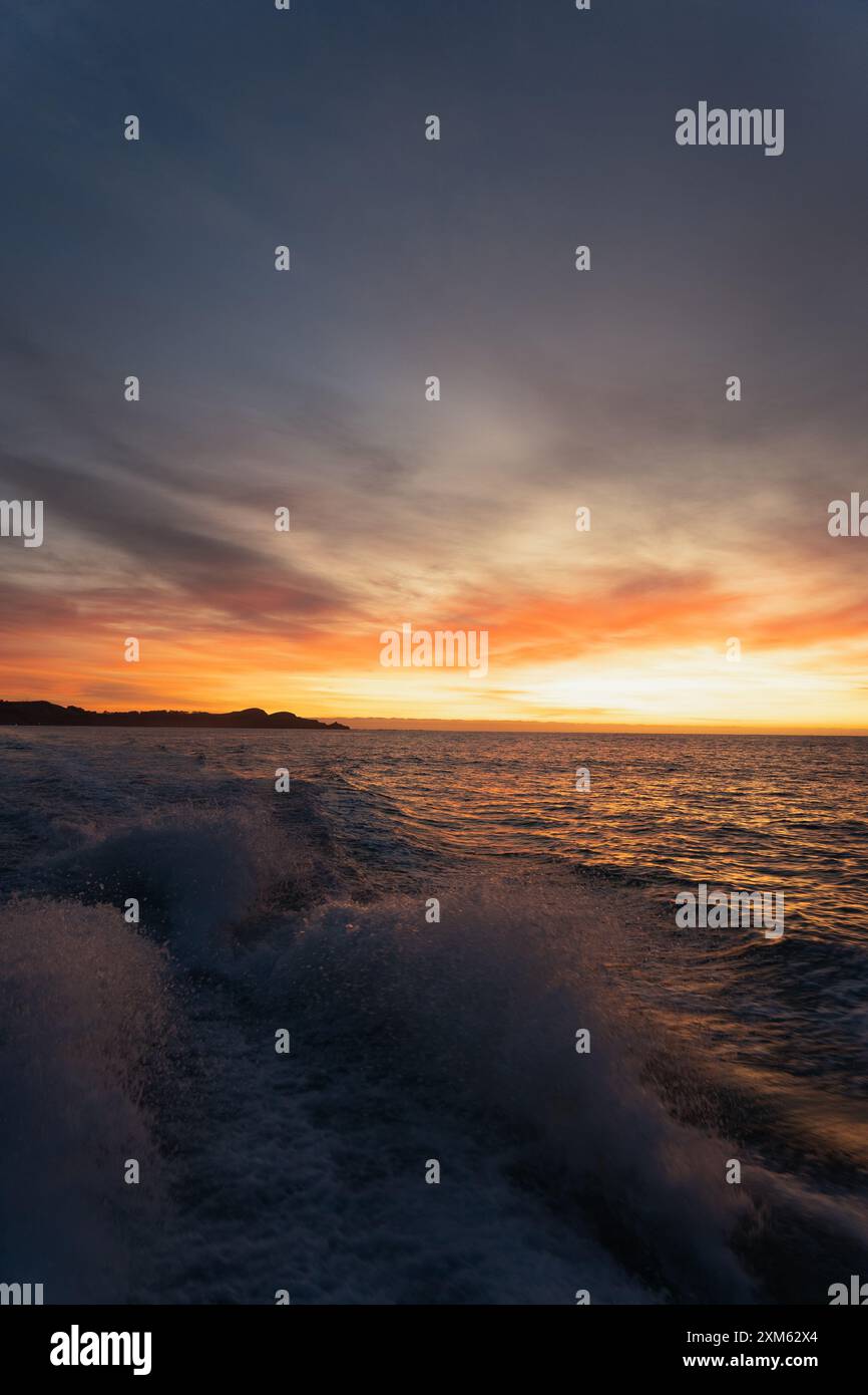 Sun rising above sea waves hi-res stock photography and images - Alamy