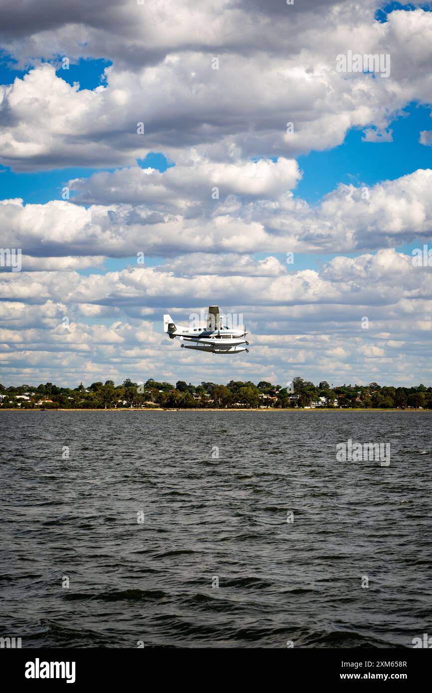Seaplane in water hi-res stock photography and images - Alamy