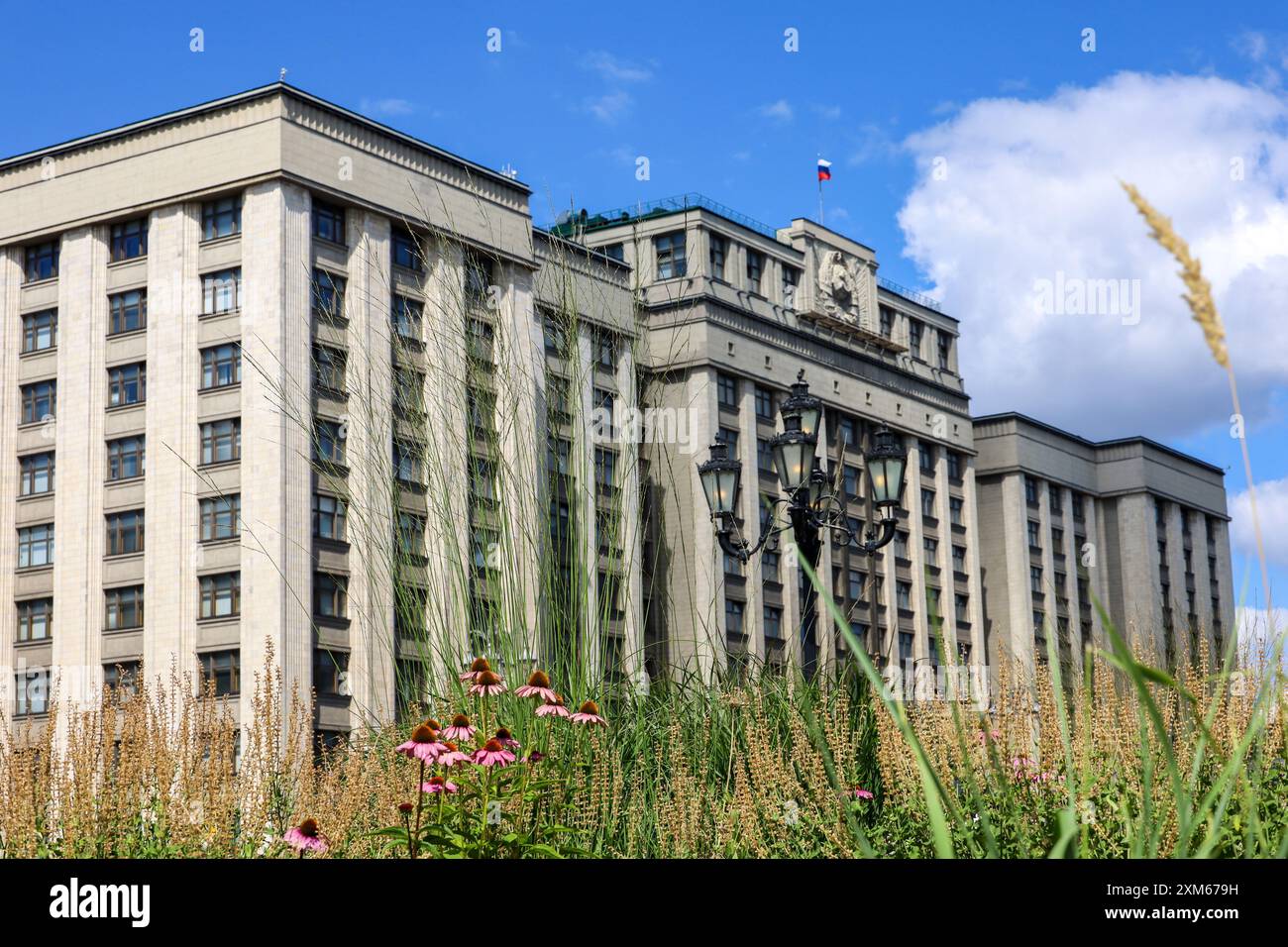 Russian parliament building in Moscow, view through flowers to facade ...