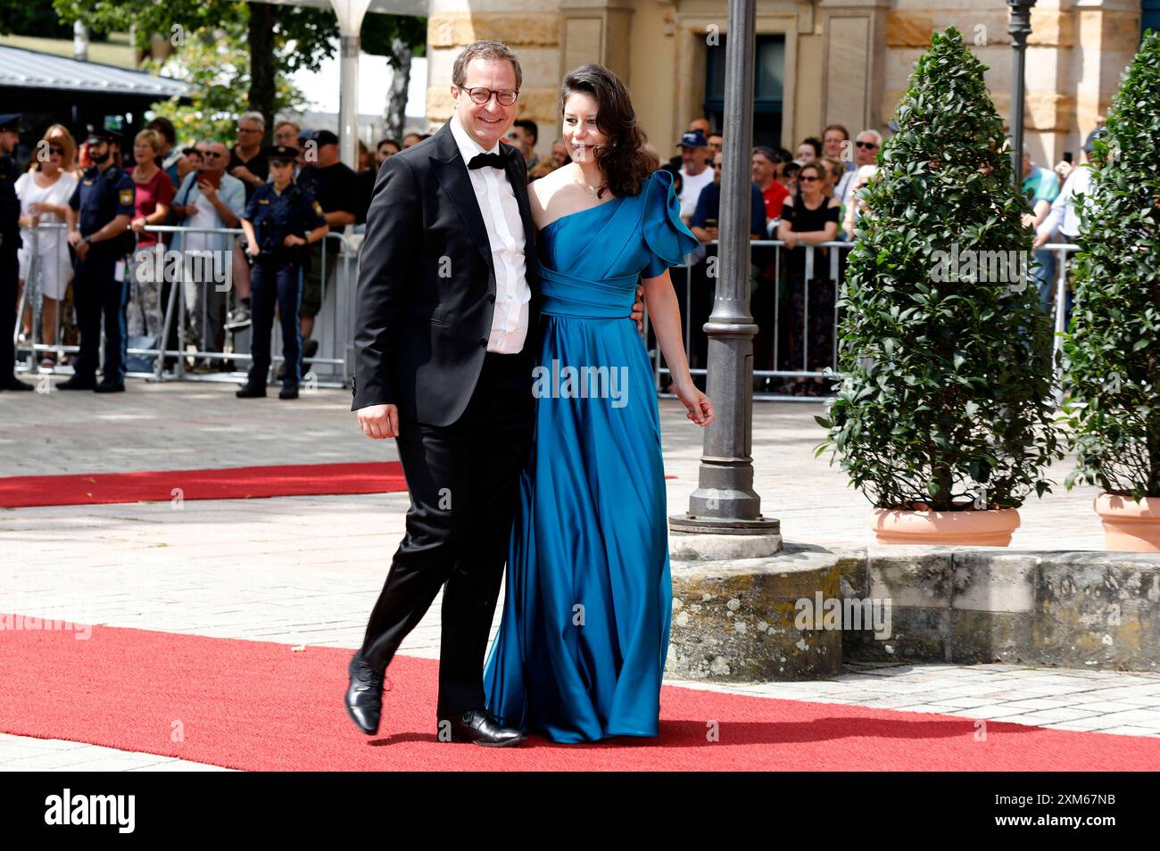 Martin Huber mit Ehefrau Katrin Huber bei der Eröffnung der 112 ...