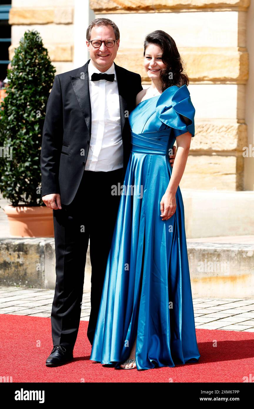 Martin Huber mit Ehefrau Katrin Huber bei der Eröffnung der 112 ...