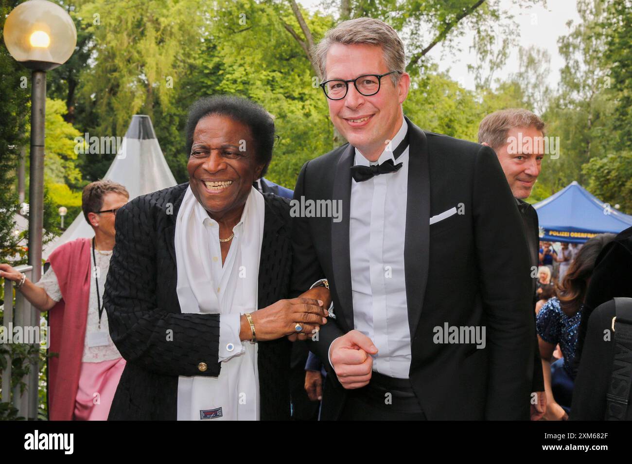 Roberto Blanco und Markus Blume bei der Eröffnung der 112. Richard ...