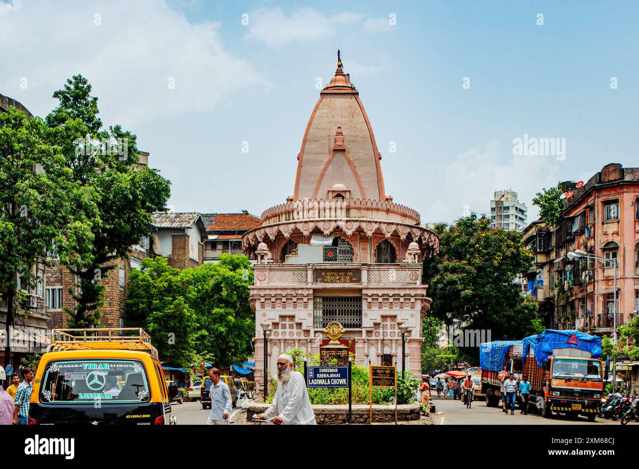 Gol deval round temple hi-res stock photography and images - Alamy