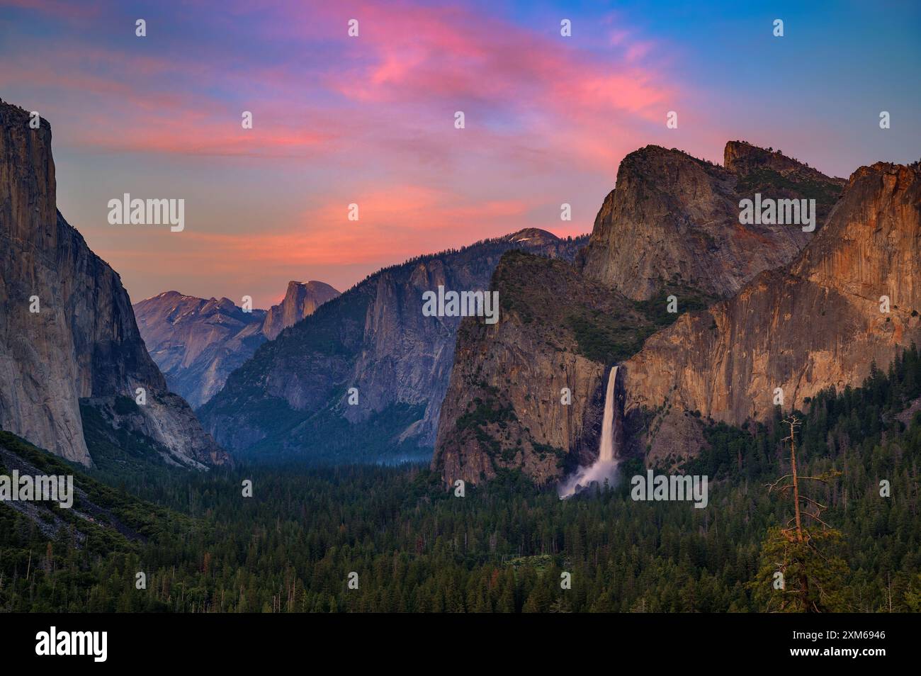 Yosemite Valley and Bridalveil Fall at sunset from tunnel view ...