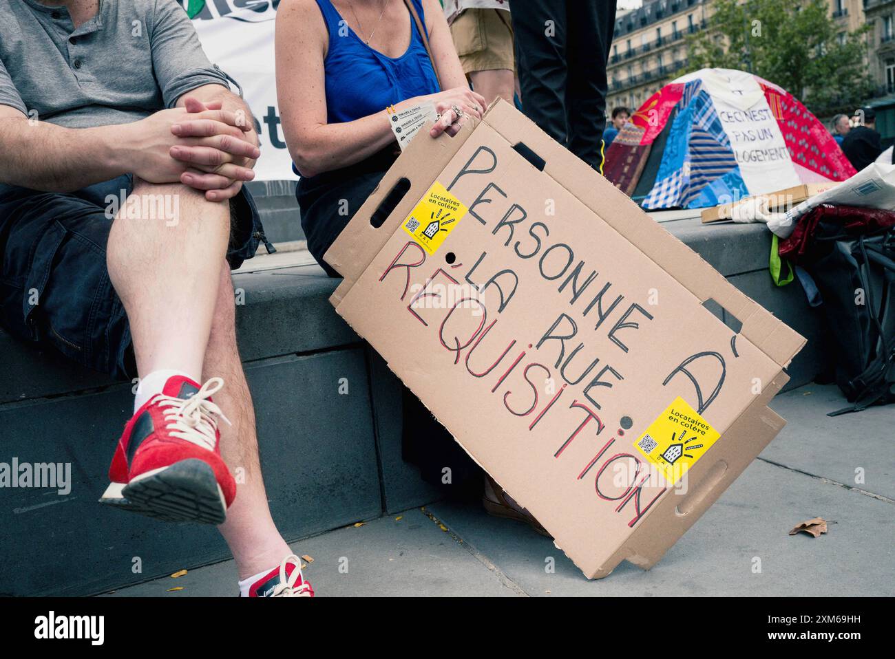 Paris, France. 25th July, 2024. A placard, No one on the street ...