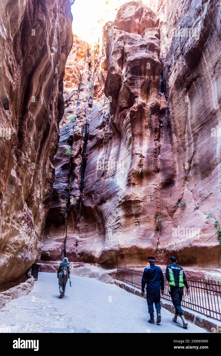 The Siq, approach canyon to UNESCO World Heritage Site of Petra, Jordan Stock Photo - Alamy