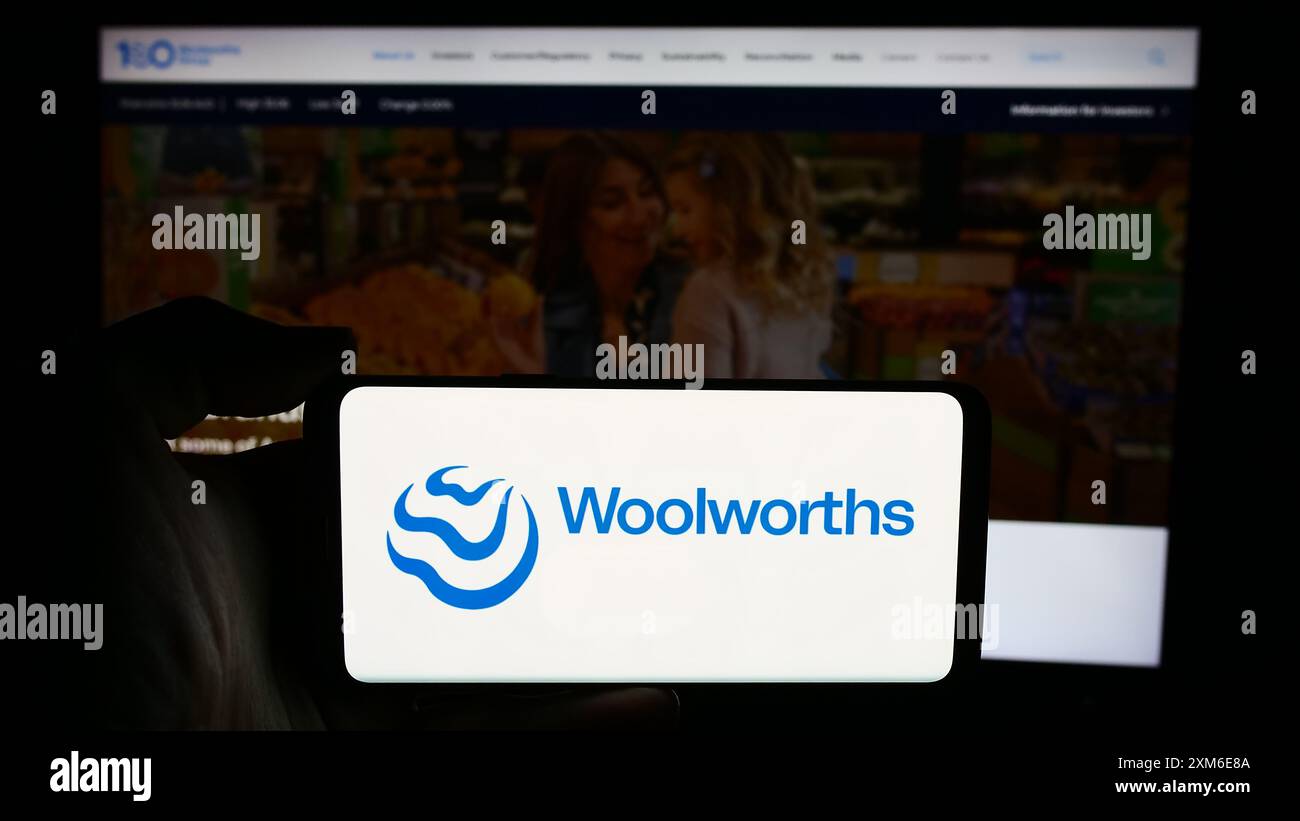 Woolworths supermarket logo hi-res stock photography and images - Alamy