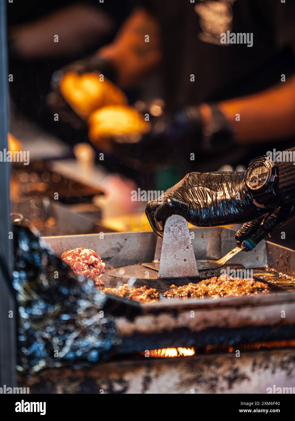 Hot griddle cooking hi-res stock photography and images - Alamy