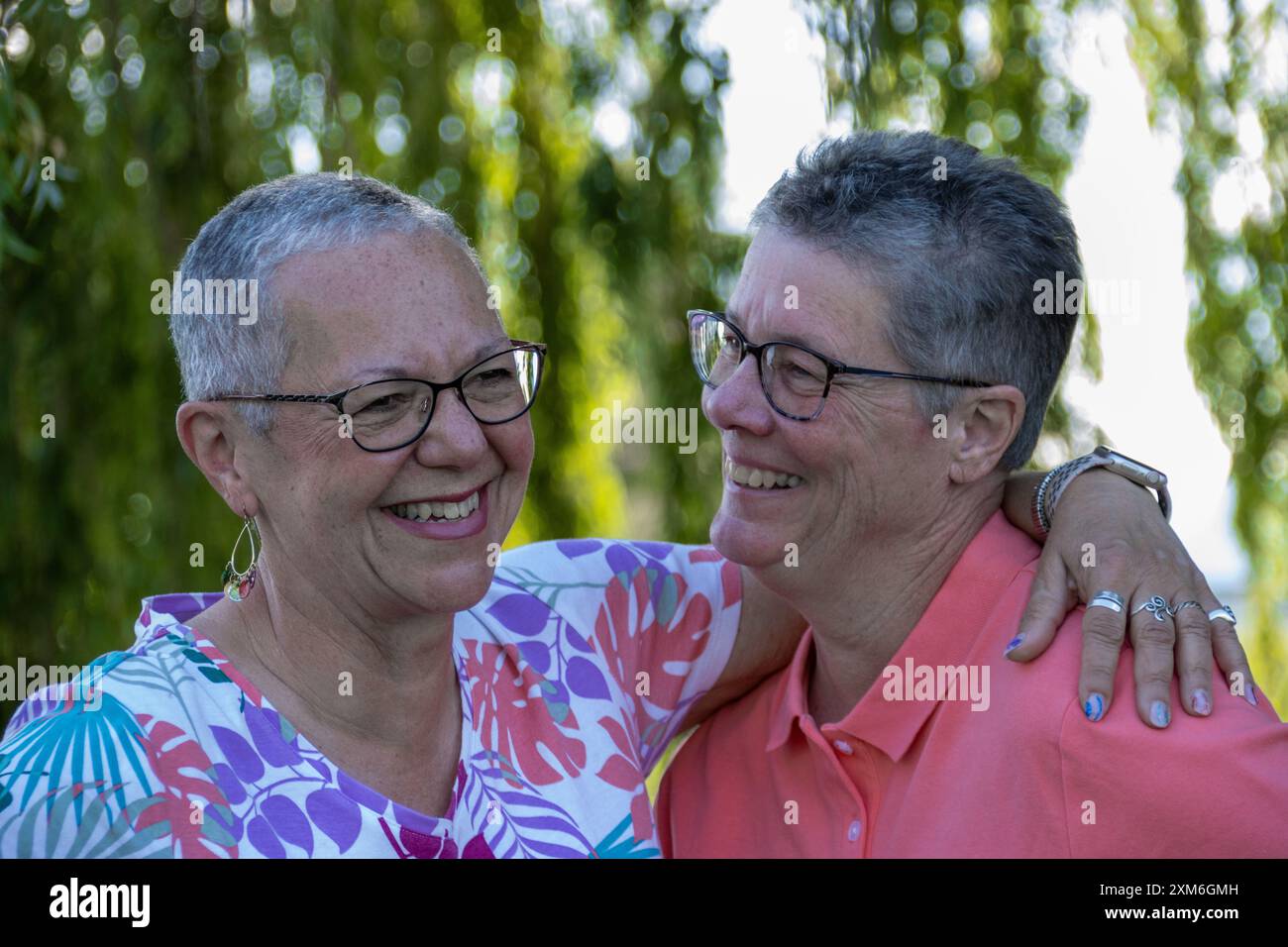Happy gay couple embracing hi-res stock photography and images - Alamy