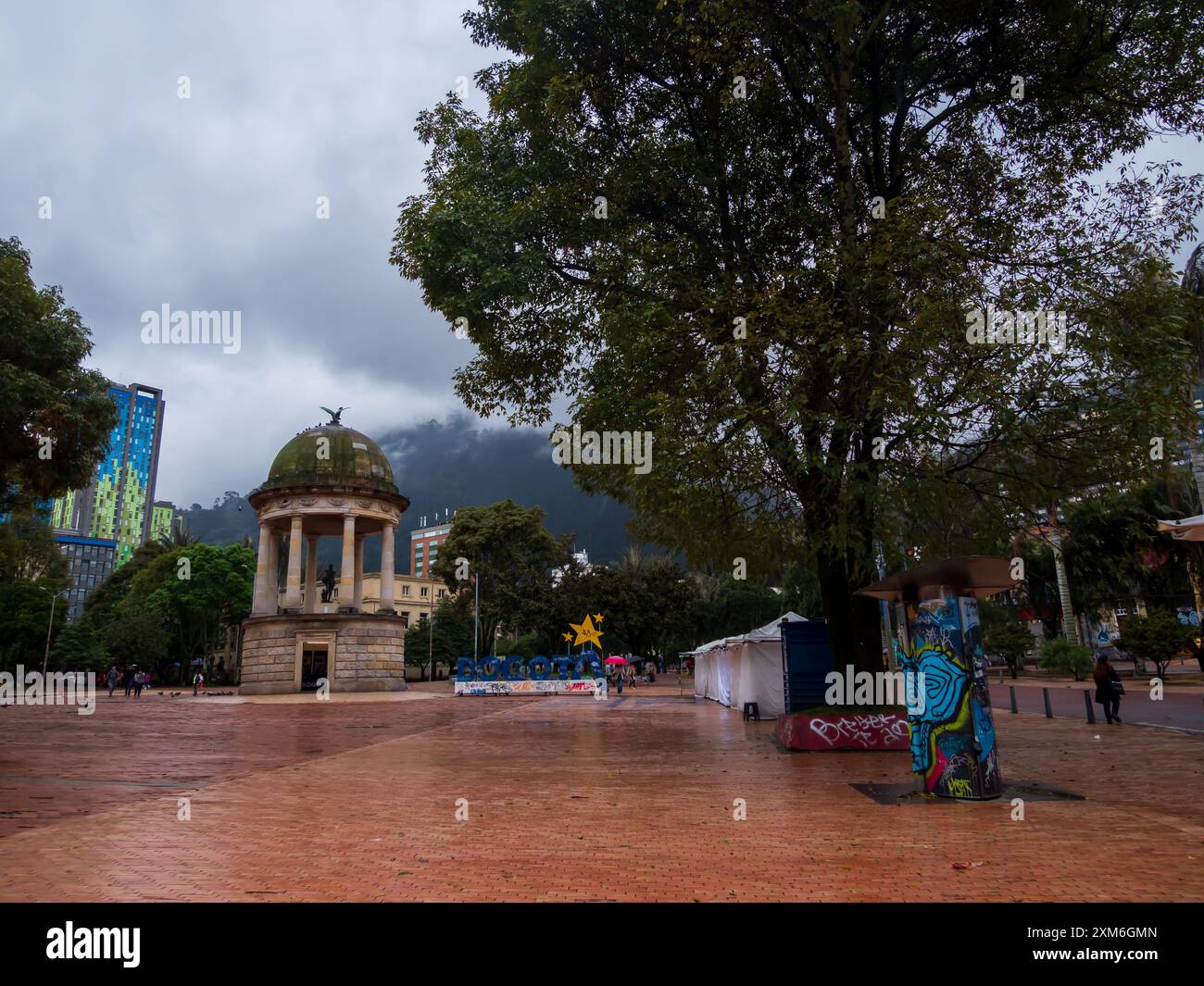 Estatua de simon bolivar hi-res stock photography and images - Alamy