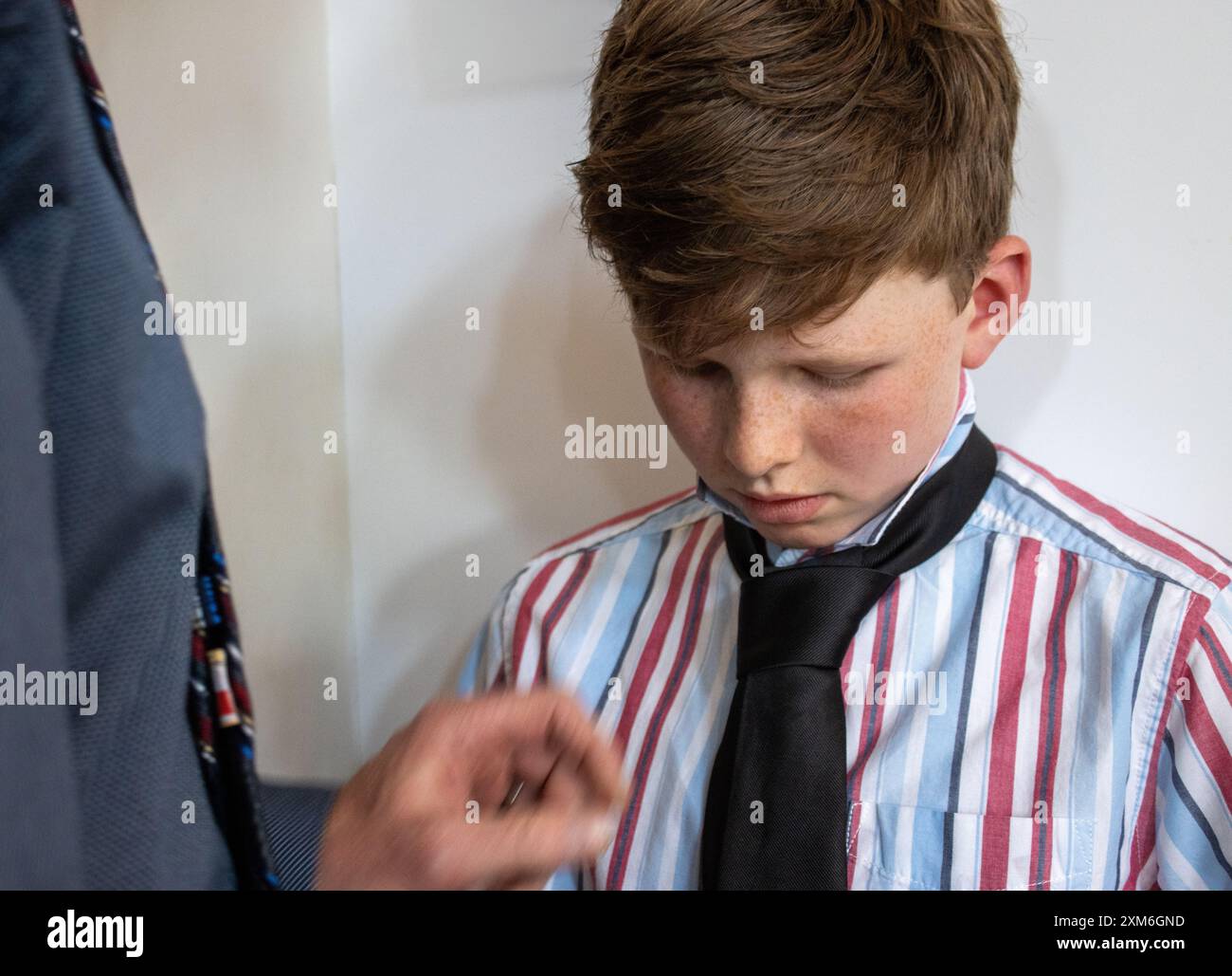 Teen helping boy with tie hi-res stock photography and images - Alamy
