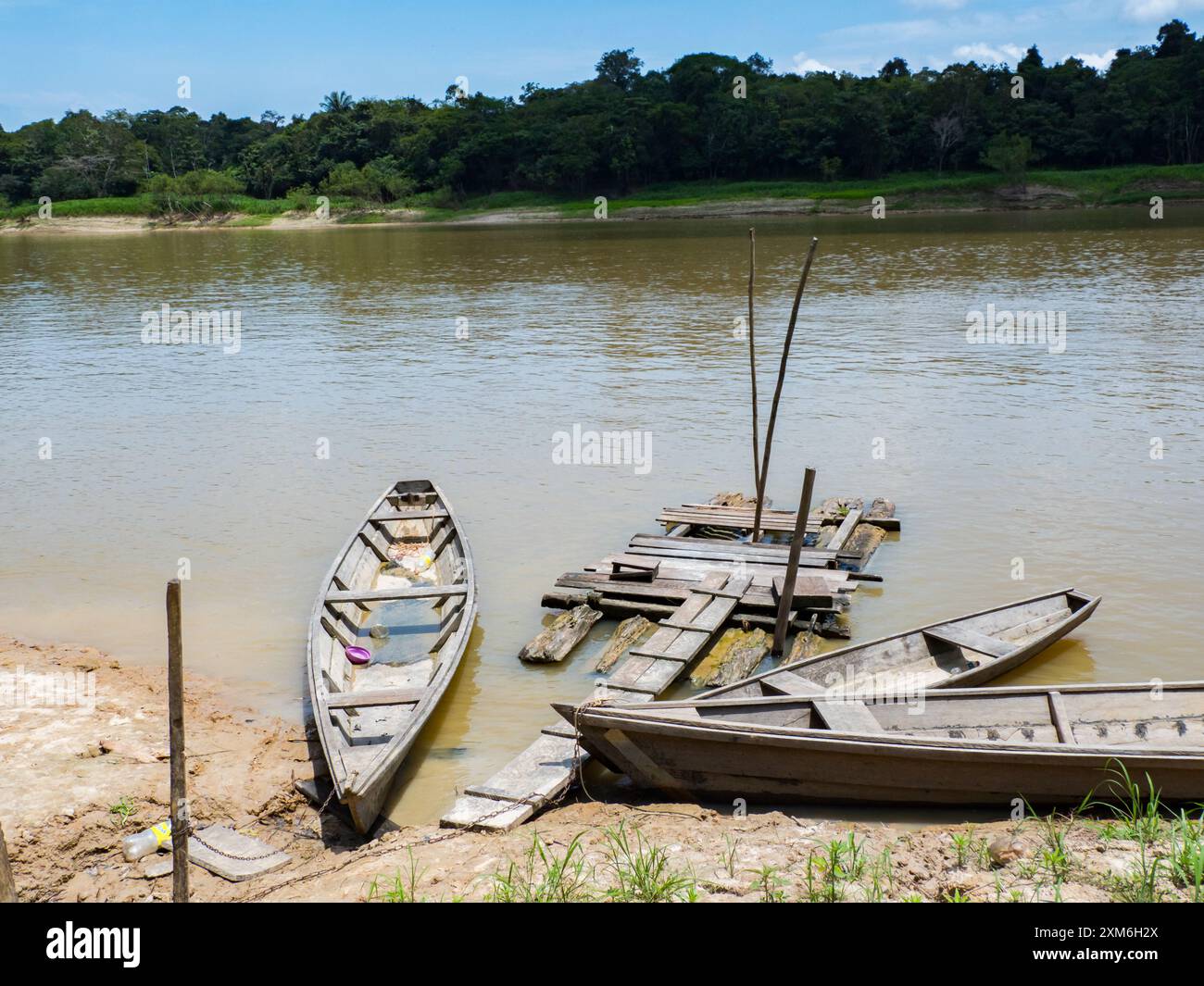 Amazonian bathroom. Wooden platform for washing, washing and ...