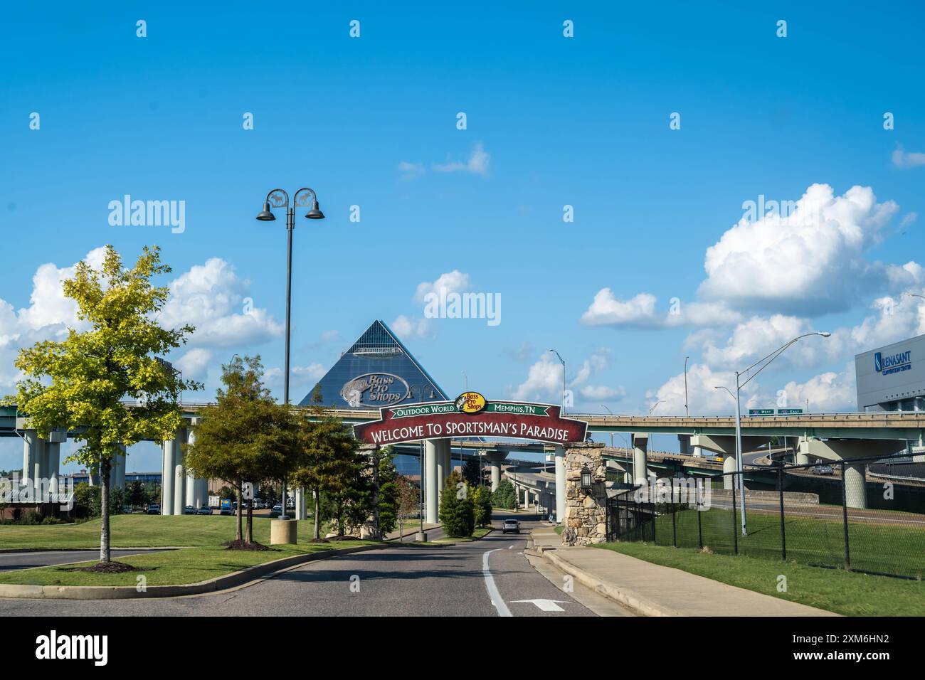 Bass pro shops logo hi-res stock photography and images - Alamy