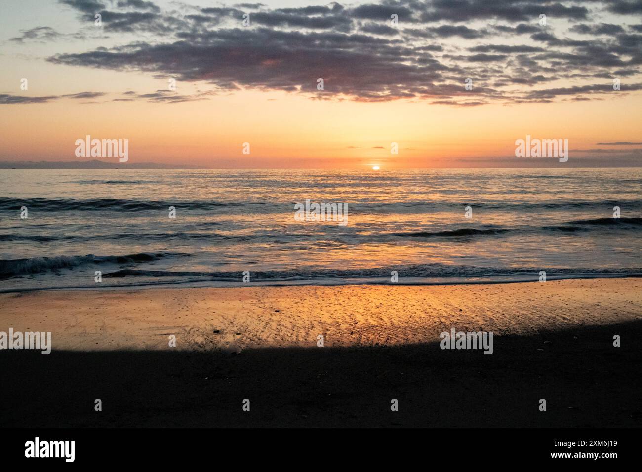 Ocean waves breaking sunset hi-res stock photography and images - Alamy
