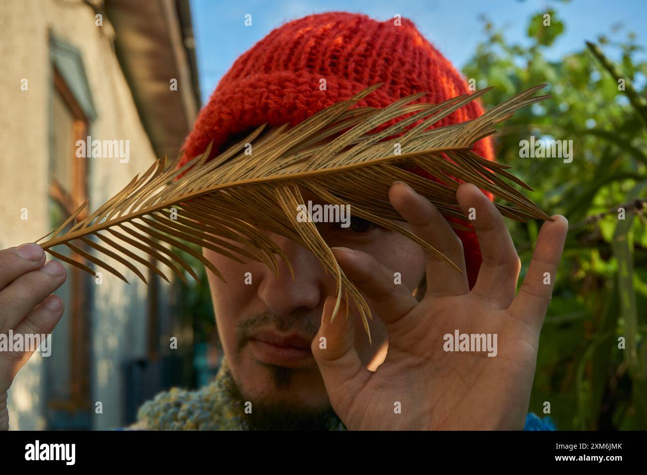Covering eyes bright light hi-res stock photography and images - Alamy