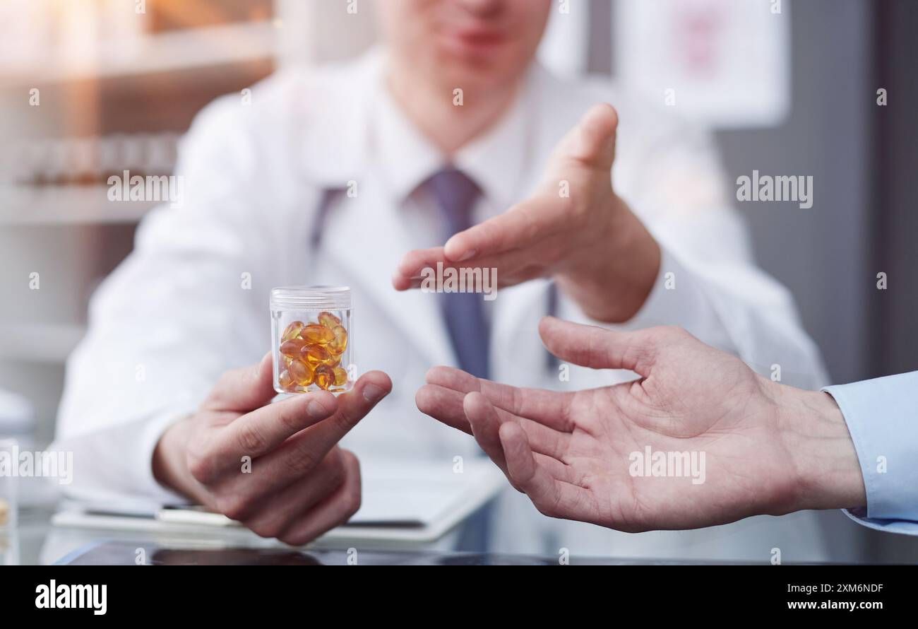 Doctor giving bottle pills patient hi-res stock photography and images ...