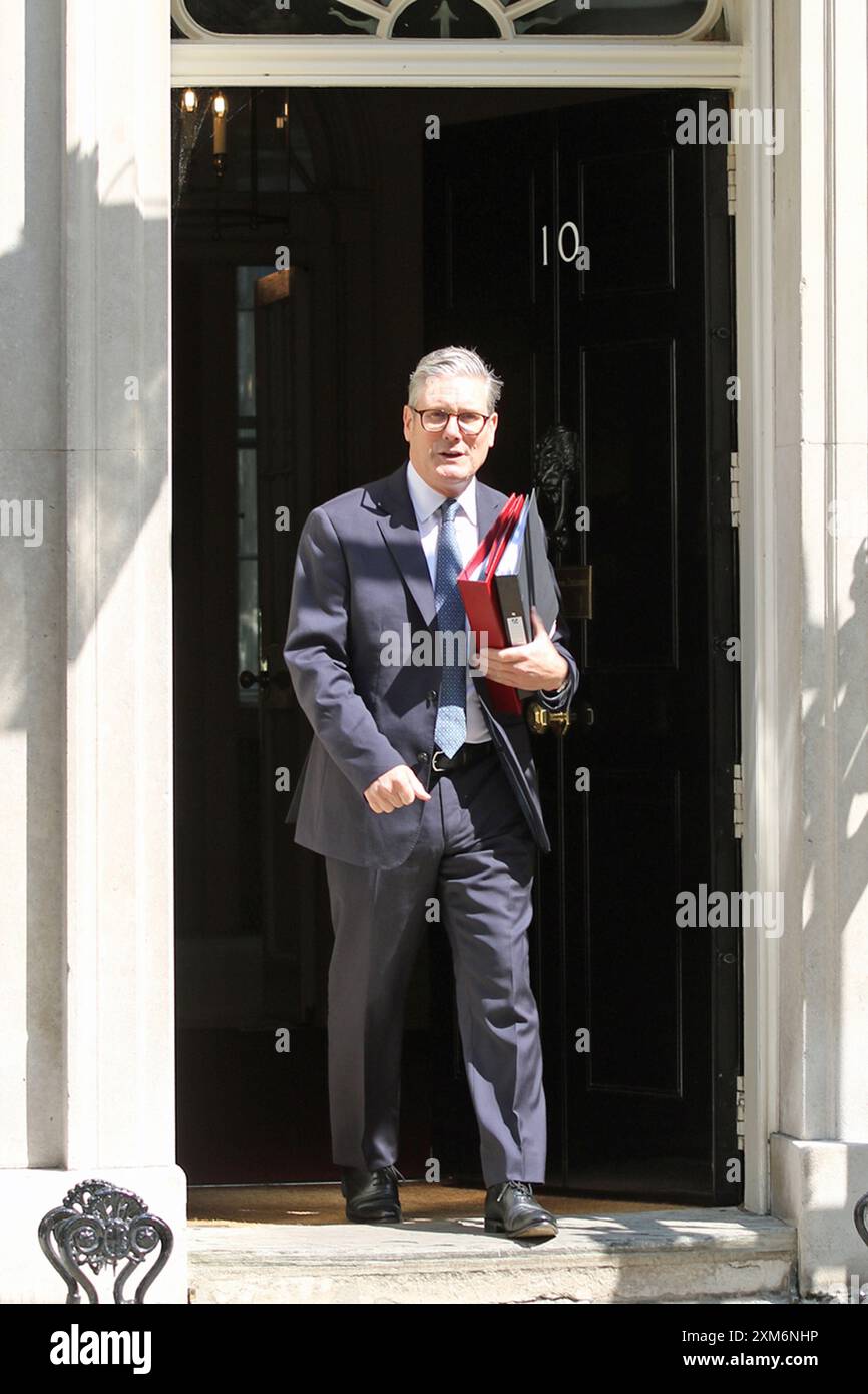 Keir Starmer leaving 10 downing street for his first PMQ's since ...