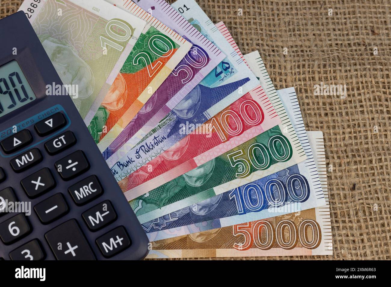 Complete set pakistani rupee banknotes hi-res stock photography and ...