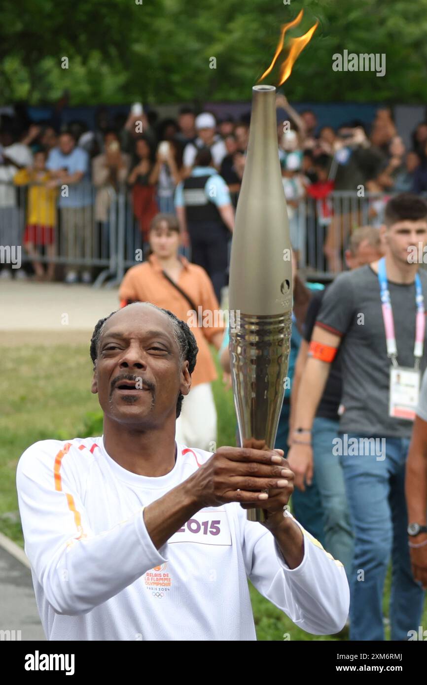Snoop Dogg carries the Olympic torch at the 2024 Summer Olympics ...