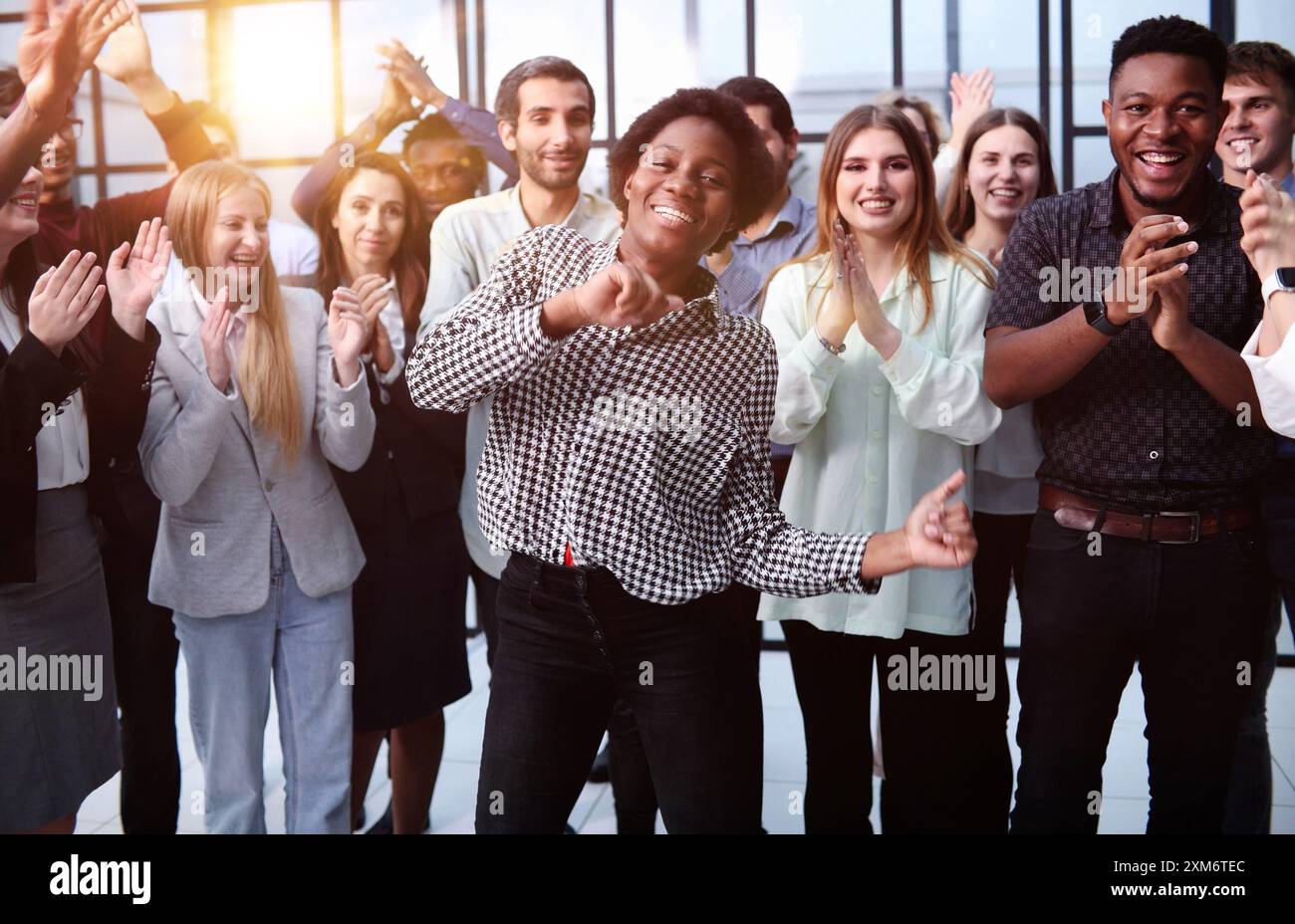 Business people clapping their hands after a seminar Stock Photo - Alamy