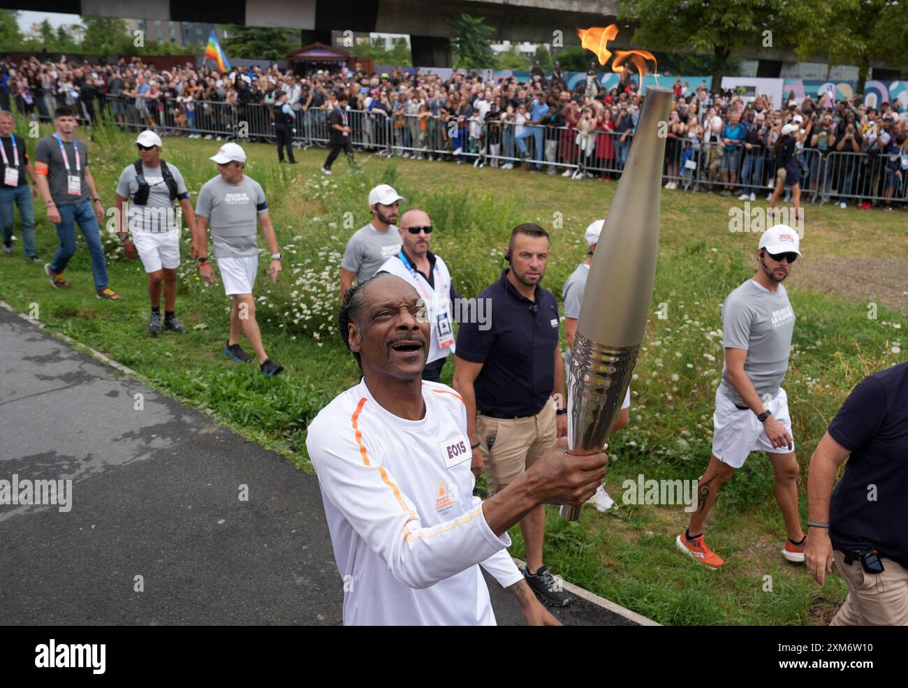 Paris 2024 olympic torch relay hi-res stock photography and images - Alamy