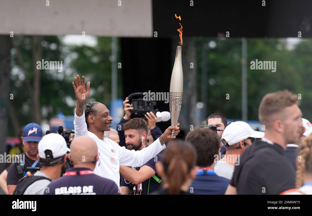 Olympic torch relay 2024 hi-res stock photography and images - Alamy