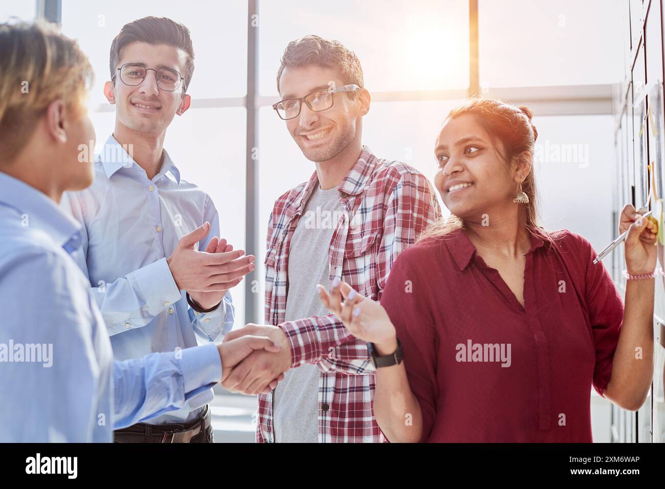 Business woman writing on flip chart in modern office Stock Photo - Alamy