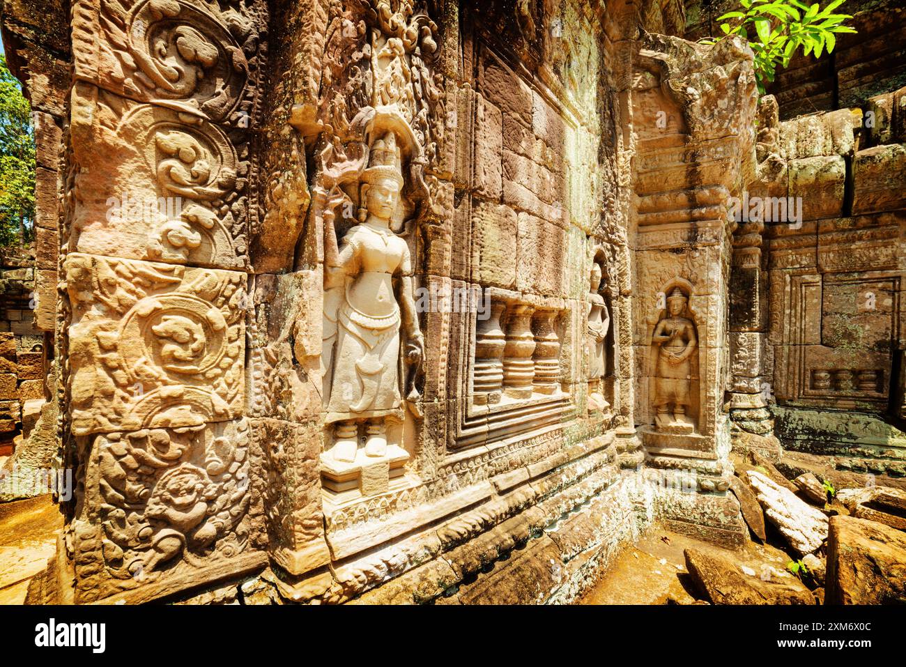 Wall with bas-relief of ancient Ta Som temple, Angkor, Cambodia Stock ...