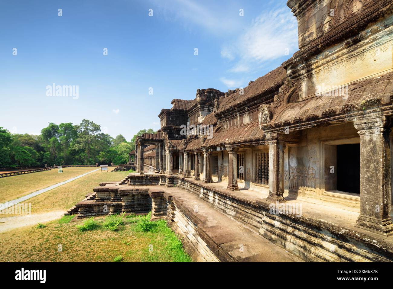 Outer hallway with columns and one of entrances to Angkor Wat Stock ...