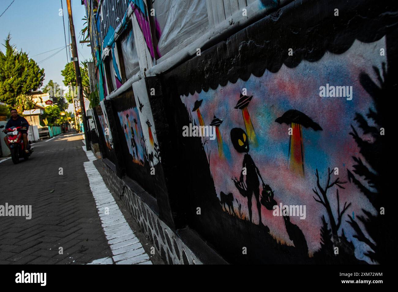 Ufo mural hi-res stock photography and images - Alamy