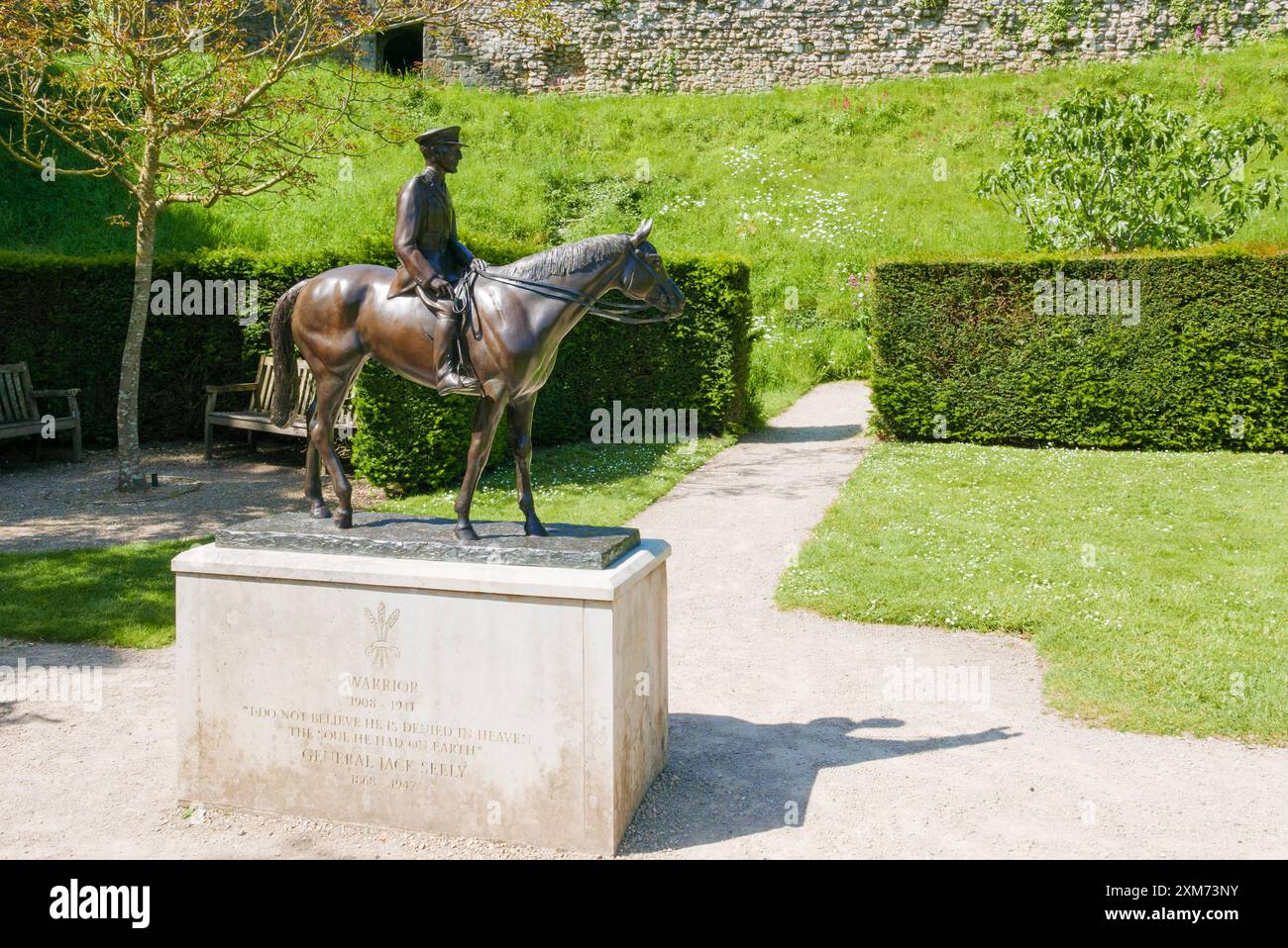 Garden sculpture england hi-res stock photography and images - Alamy